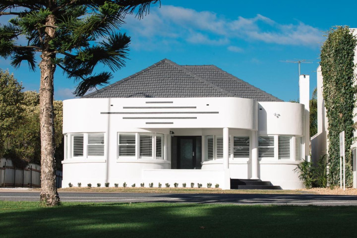 Deco Beach Luxury Apartments - South Australia