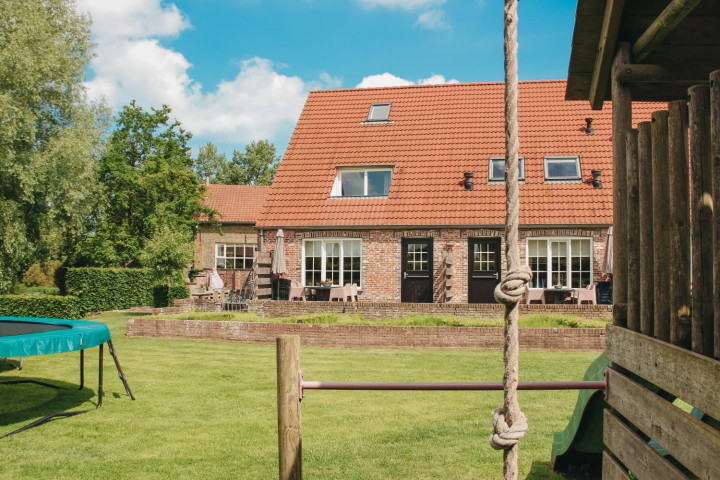 Accommodatie In Herbouwde Boerenschuur Koestal - Netherlands