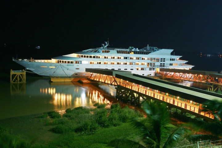 Vintage Luxury Yacht Hotel - Rangoon