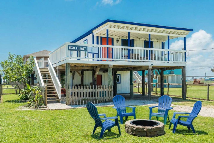Sun & Salt Beach Pad - Cozy, Cute & Tail-wagging Approved! - Surfside Beach, TX