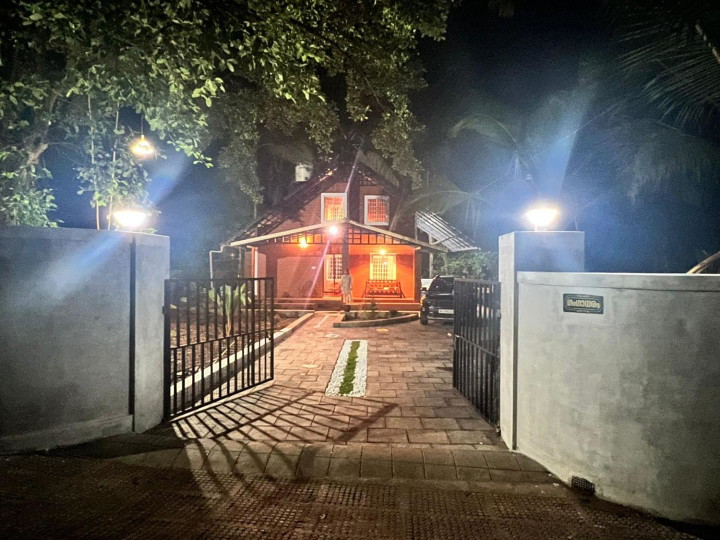 Gangadharam Tiny House 2bhk Ac - Mahe