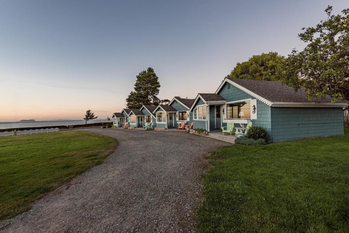 Juan De Fuca Waterfront Hotel & Cottages - Sequim, WA