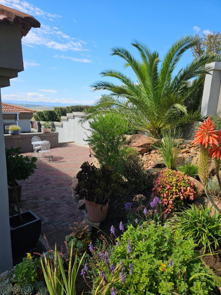 Three Stones Executive Apartments - Lesotho