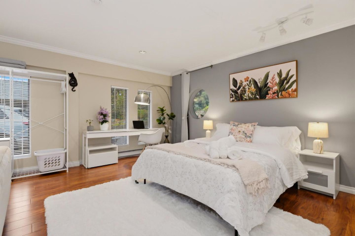 Serene Garden Studio Near Beach West Van - West Vancouver