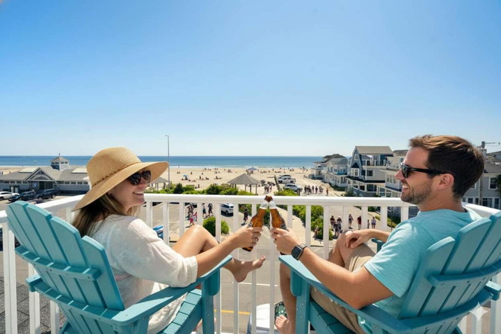 Ocean Views Newly Renovated Private Balcony - Hampton Beach, NH