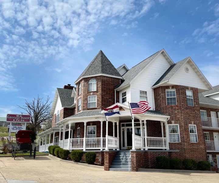 Carriage House Inn - Branson West, MO