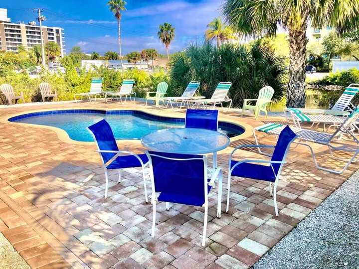 Sea Horse One Bedroom Pool Walk To Beach - Siesta Key, FL