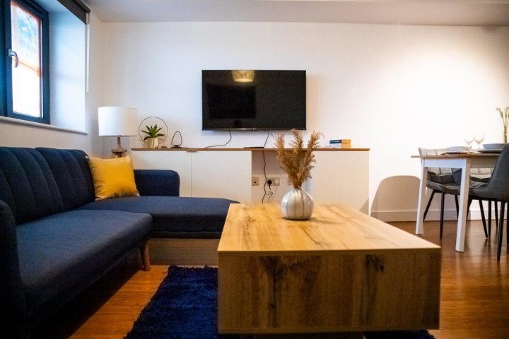 Close To Leeds City, Spacious, Sleeps 4, - Leeds
