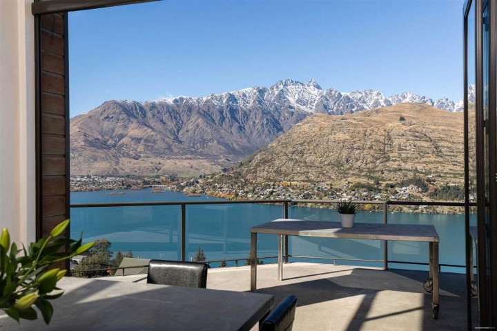 Modern Alpine Living With Spectacular View - Queenstown