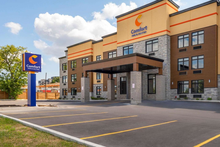 Comfort Inn & Suites - Kingston