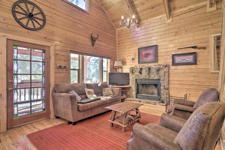Log Cabin W/ Mountain Views ~ 30 Mi To Pikes Peak! - Colorado