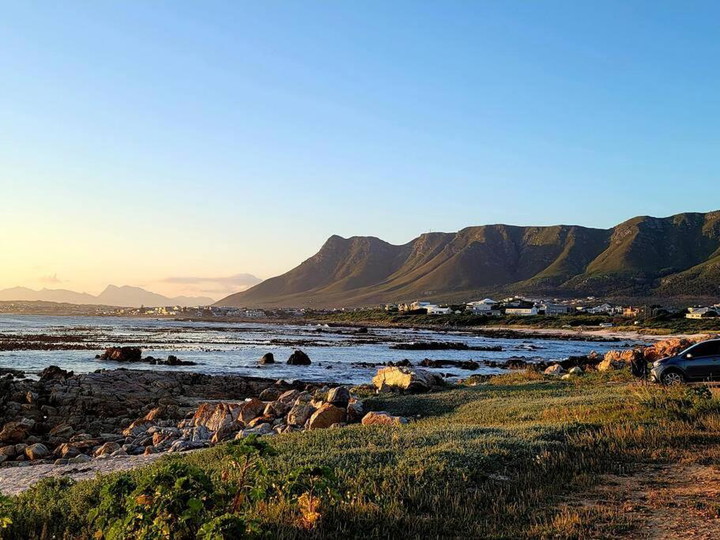 Adorable 2 Bedroom Cottage With Spacious Veranda - Hermanus