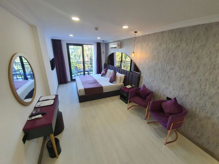 Karikatür Bi Hotel - Alanya
