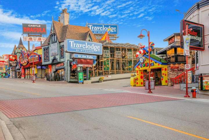 Travelodge By Wyndham Niagara Falls At The Falls - Niagara Falls, NY
