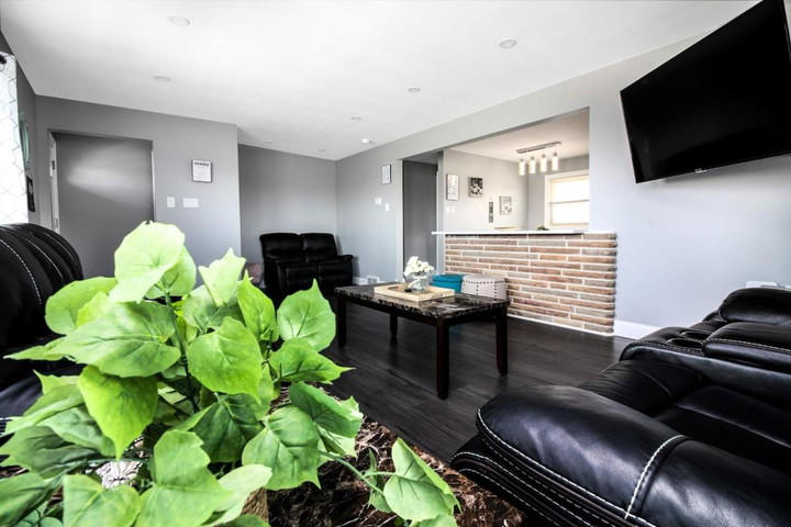 5br House Close To Falls & Aquarium - Niagara Falls, NY