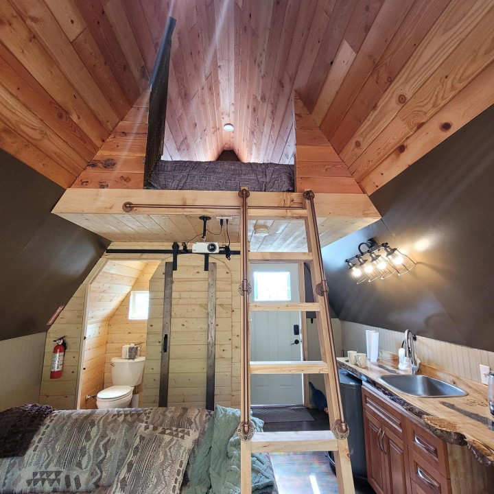 Mushroom Cabin On Homestead W Hot Tub - Vancouver Island