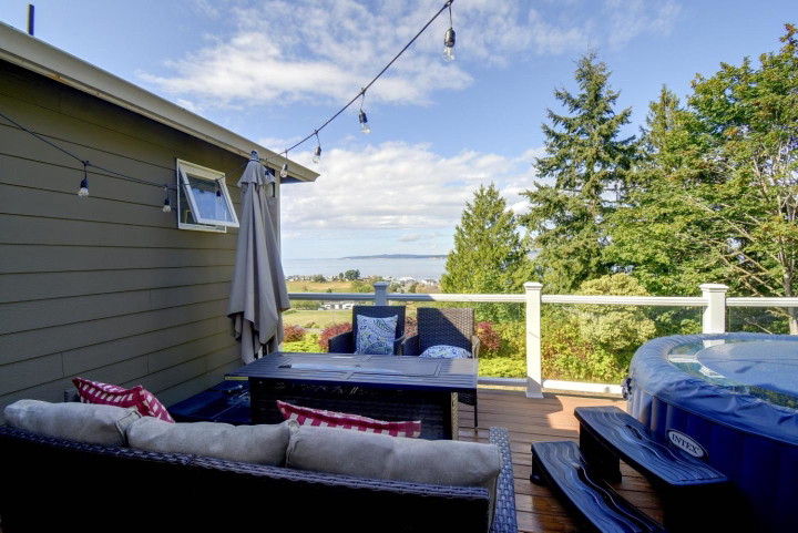 Walk To Beach! Kitsap Coast Retreat W/ Hot Tub - Whidbey Island, WA