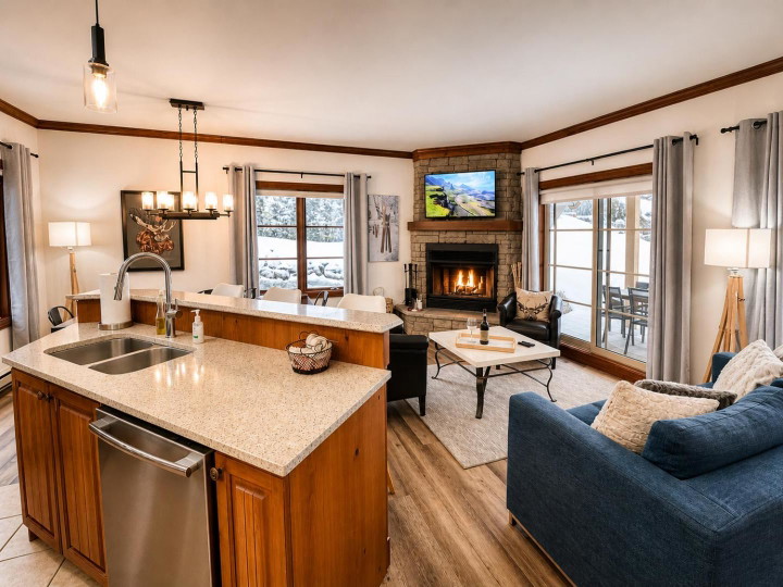 True Ski Inout - Large Heated Pool In Summer! - Mont-Tremblant