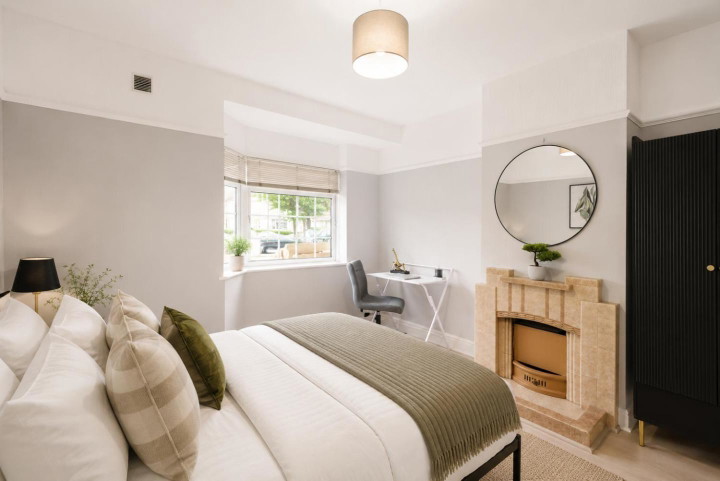 Pads Living Avalon Crescent - London