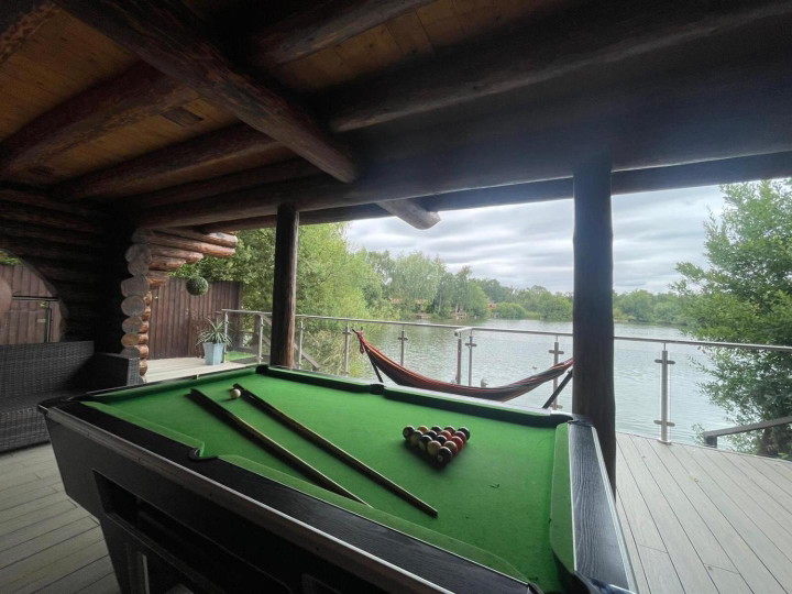 Woodpecker Log Cabin With Hot Tub, Pizza Oven Bbq Entertainment Area, Lakeside With Private Fishing Peg Situated At Tattershall Lakes - Woodhall Spa