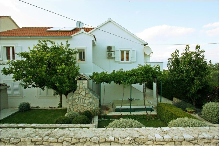 Apartments With Parking Space Supetar, Brac - 11147 - Brač