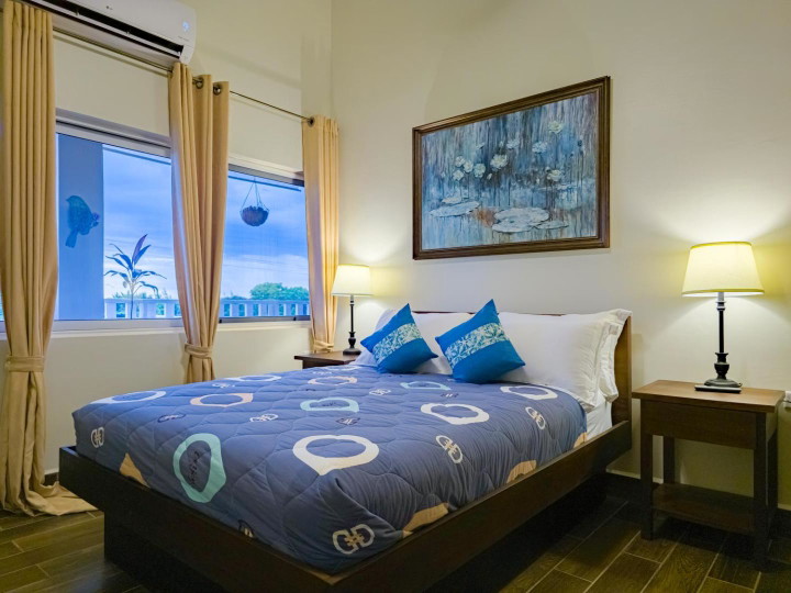 Louis' Apartments - Belize