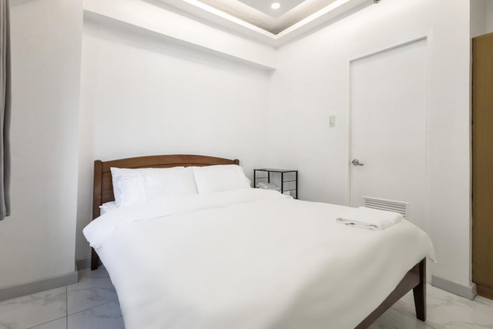 1br Suite Forbeswood Heights In Bgc Near St Lukes - Angono