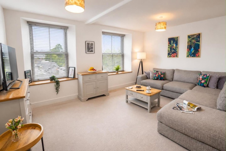 Lake View Family & Pet Friendly Home - Central Bowness - Coniston