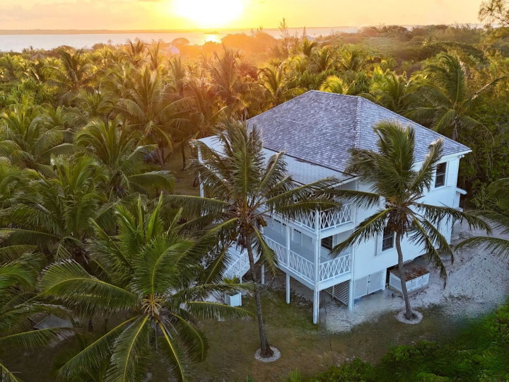 Hibiscus Hill Guest House - Elegant Garden Oasis, Pink Sand Bch Home - The Bahamas