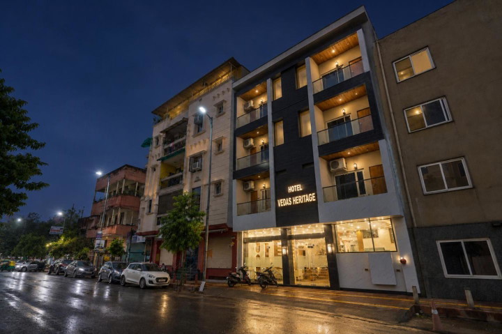 Hotel Vedas Heritage - Karol Bagh - Newly Renovated - New Delhi