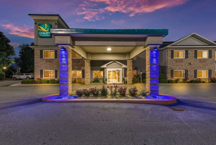 Quality Inn & Suites Hendersonville - Flat Rock - Hendersonville, NC