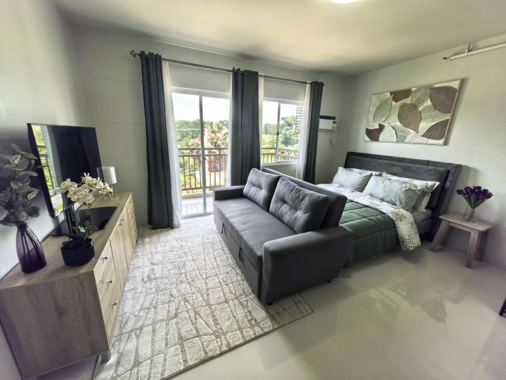 Stylish Condo Studio, Neflix, Pool, Balcony And Near Airport - Puerto Princesa
