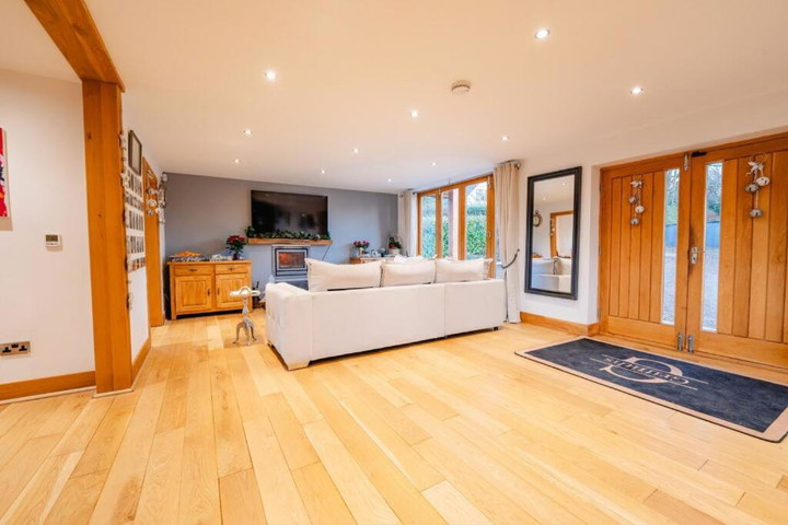 Highview House, Llandevaud - Usk