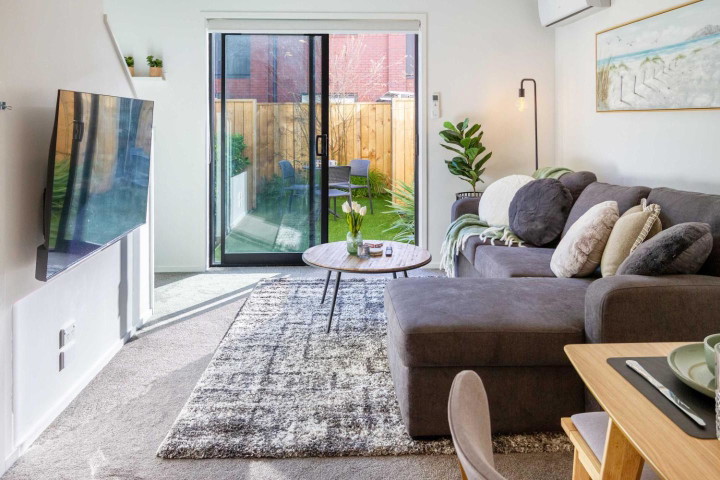 Central City 2br With Backyard - Walk To Cbd - 
