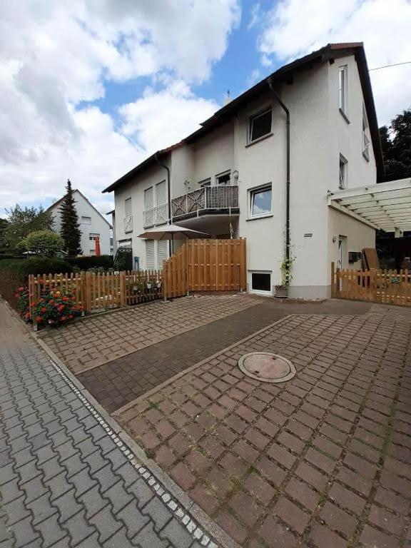 Zimmer Frei 4 - Wiesbaden