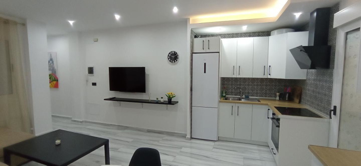 Family House, Centro Ciudad - 3 Dormitorios 6 1 0 3 1 0 8 3 1 - Ceuta