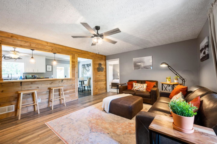 Pet-friendly 3br Private Unit In Woodstock - Canton, GA