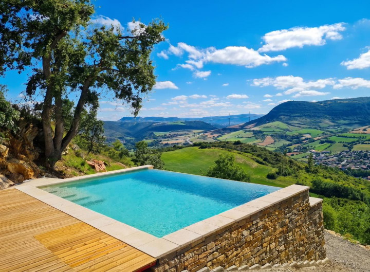 Maison Charmante à Saint-georges-de-luzençon Avec Jacuzzi - Millau
