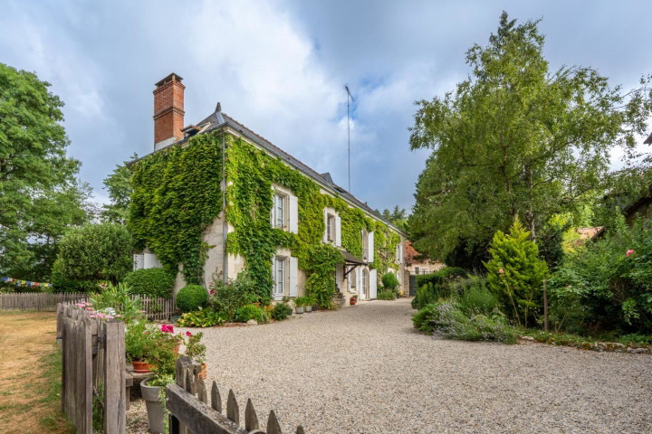 Moulin De La Follaine Gîte Le Logis Du Meunier Et Chambres D'hôtes - France