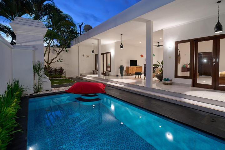 Casa Jinah 1 I Simply Modern Twin Villas (2br) With Private Pool - Seminyak