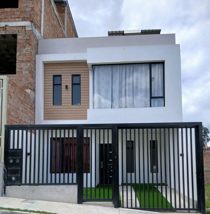 Casa Moderna, Amplia Y Acogedora Valentina - Loja