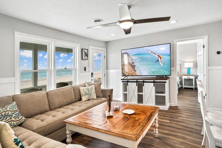 Ocean Daze - Sleeps 22, Direct Oceanfront, Renovated May 2022 - Holden Beach, NC