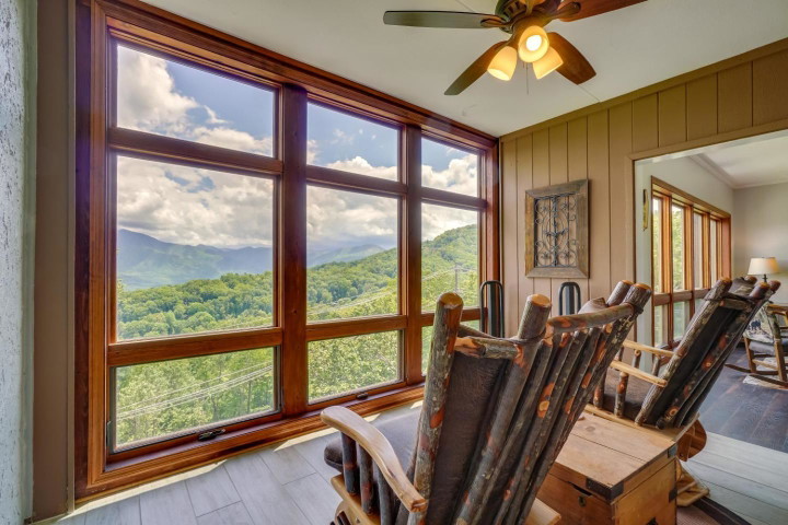 3 Mi To Gsmnp! Family Condo W/ Pool & Views - Gatlinburg, TN