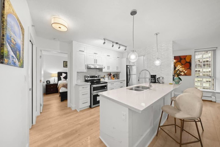Cozy 2br-2ba With Sofa Bed-walk To Rogers & Bc Pl - North Vancouver