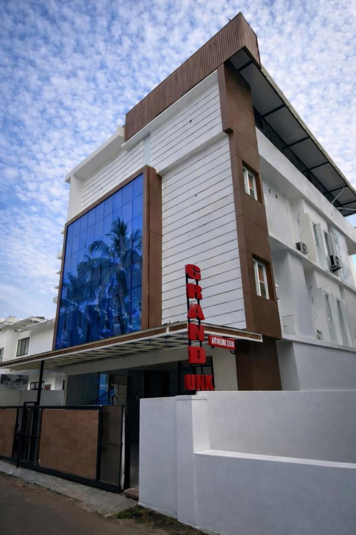 Grand Unx - Kannur