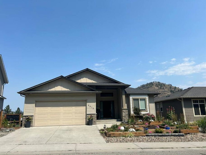 Shannon Ridge Mountain View Home - West Kelowna