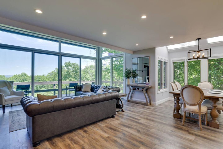 Luxury Poconos Townhouse With Resort Perks! - Mount Pocono, PA