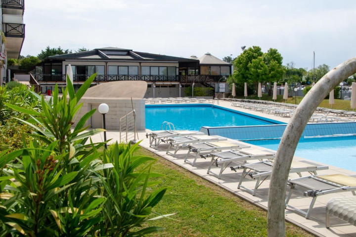 Welc-ōm Lignano Swim And Fun With Dock View - Lignano Pineta
