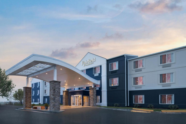Orangewood Inn & Suites Kansas City Airport - Kansas City, MO
