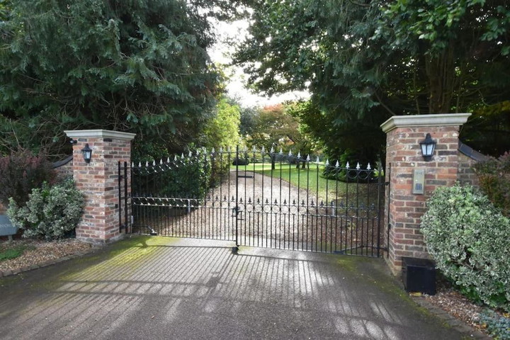 Canalside Manor House Annexe With Secure Parking - Hertfordshire